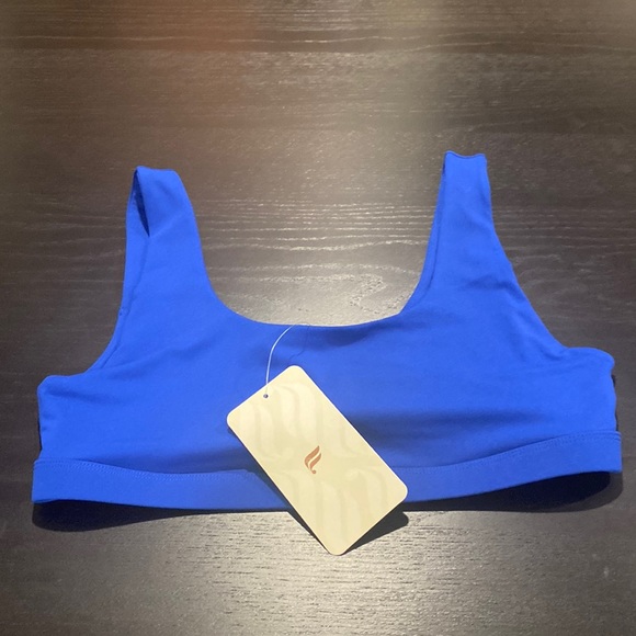 Fabletics | Other | Fabletics Lola Low Impact Sports Bra Size Large ...